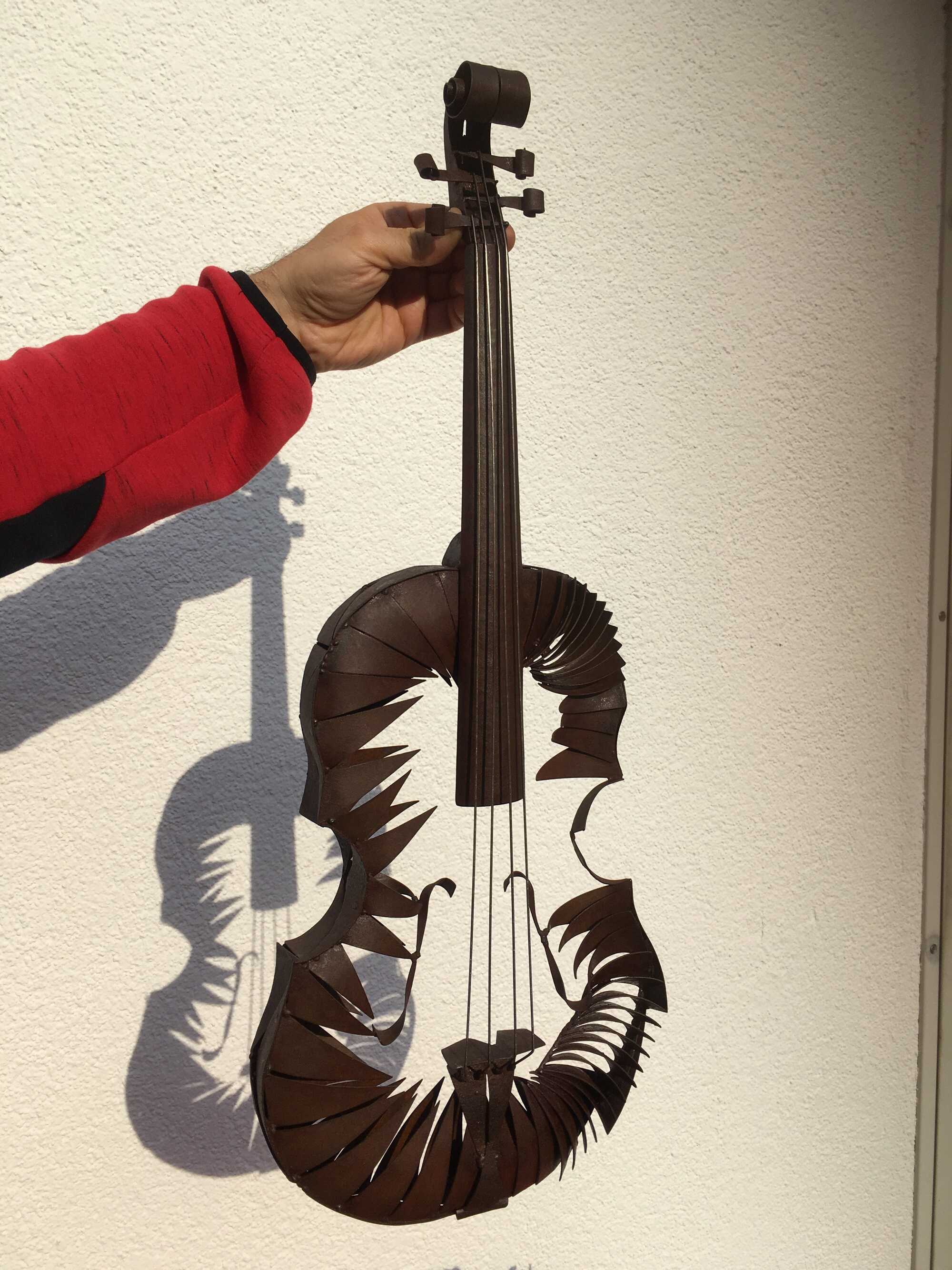 Die erste Geige / The first violin | Sculpture Network