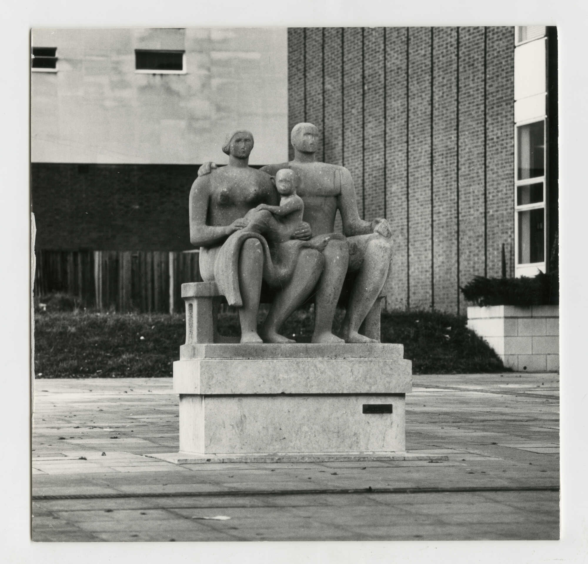 Das zeitlose Vermächtnis von Henry Moore | Sculpture Network