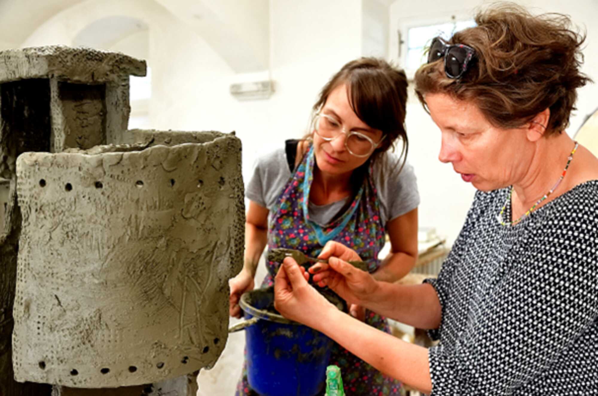 Heike Kabisch and Ute Hartwig Schulz in the studio of Künstlergut ...