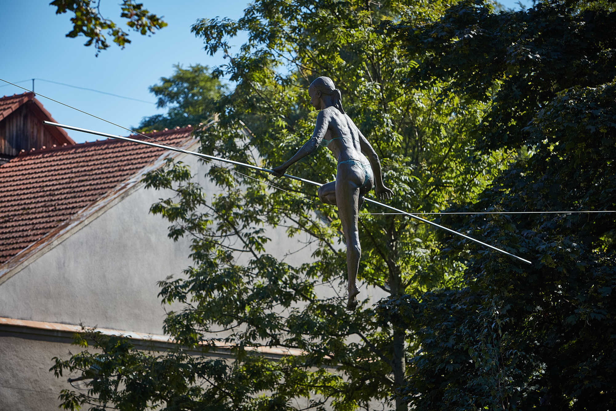 Crossing Woman | Sculpture Network