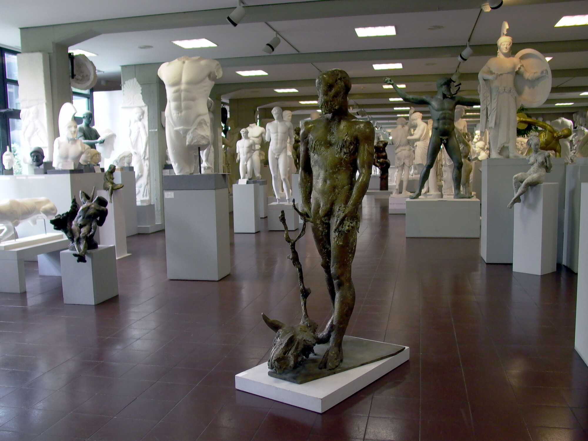 Knieende weibliche Figur (bronce sculpture) | Sculpture Network